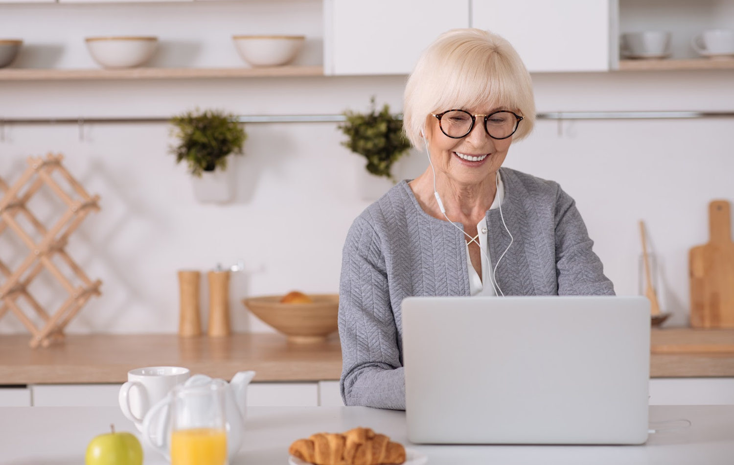 12 tips for a successful Zoom interview - Rest Less