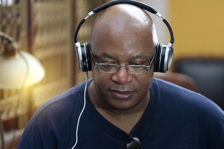 8 tips for coping with screen fatigue - Rest Less