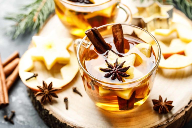 9 delicious hot drinks that will warm you up on a cold day - Rest Less