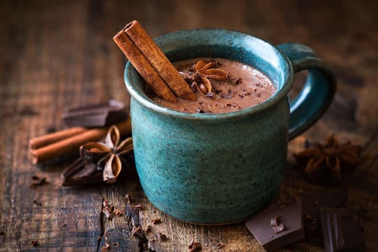 9 delicious hot drinks that will warm you up on a cold day - Rest Less