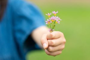 17 meaningful ways to help others and give back to your community ...