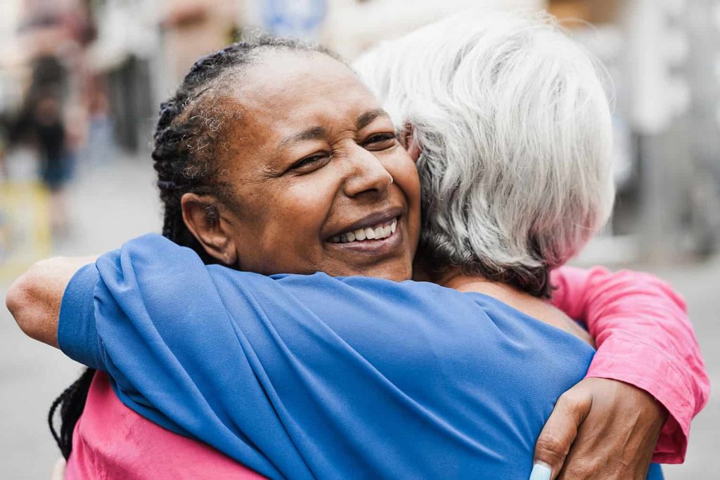 17 meaningful ways to help others and give back to your community ...