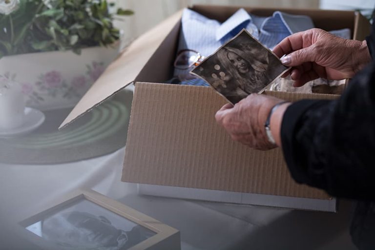 How to cope with losing your parents - Rest Less