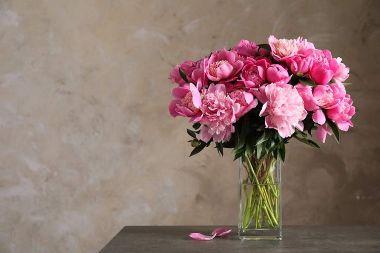 17 of the most popular and classic flower arranging styles - Rest Less