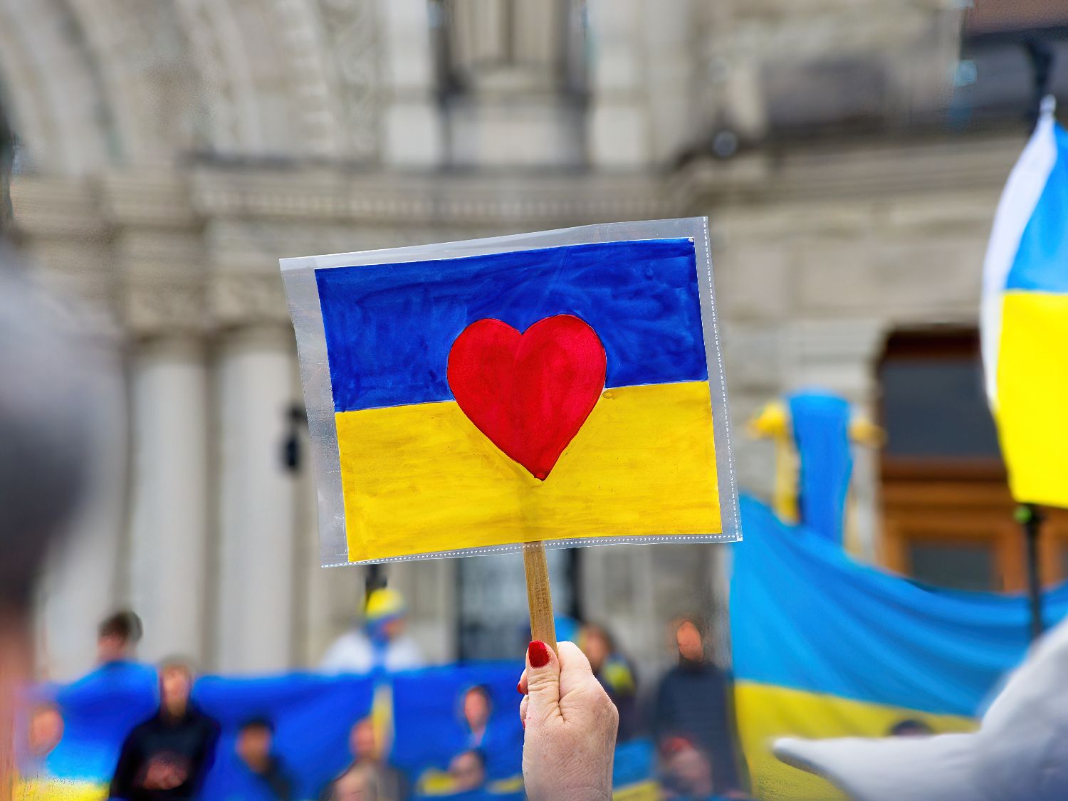 10 ways the world has come together to support and stand with Ukraine ...