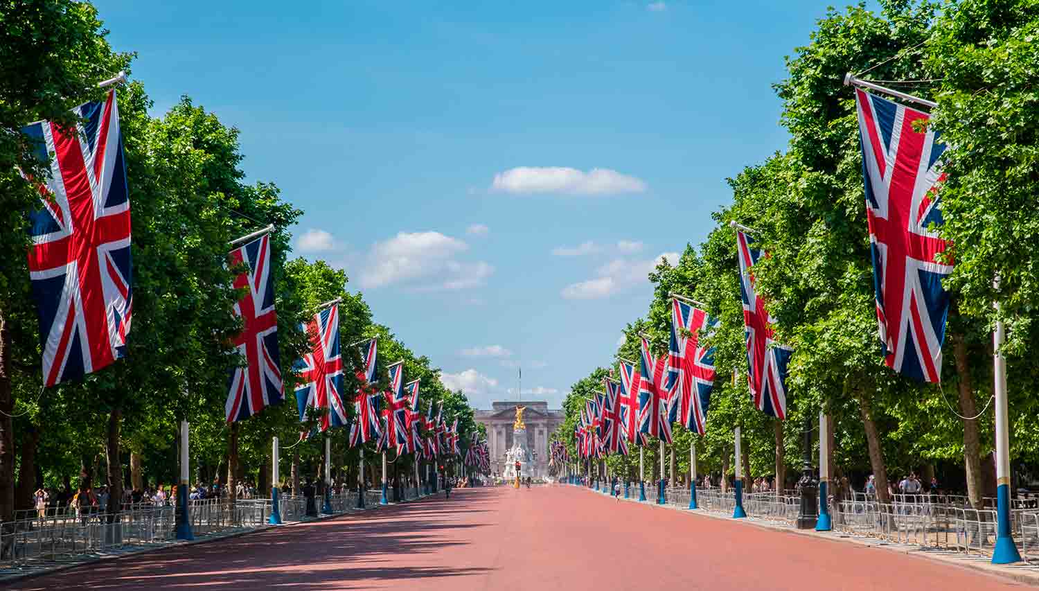 14 ways to celebrate the Queen’s Platinum Jubilee - Rest Less