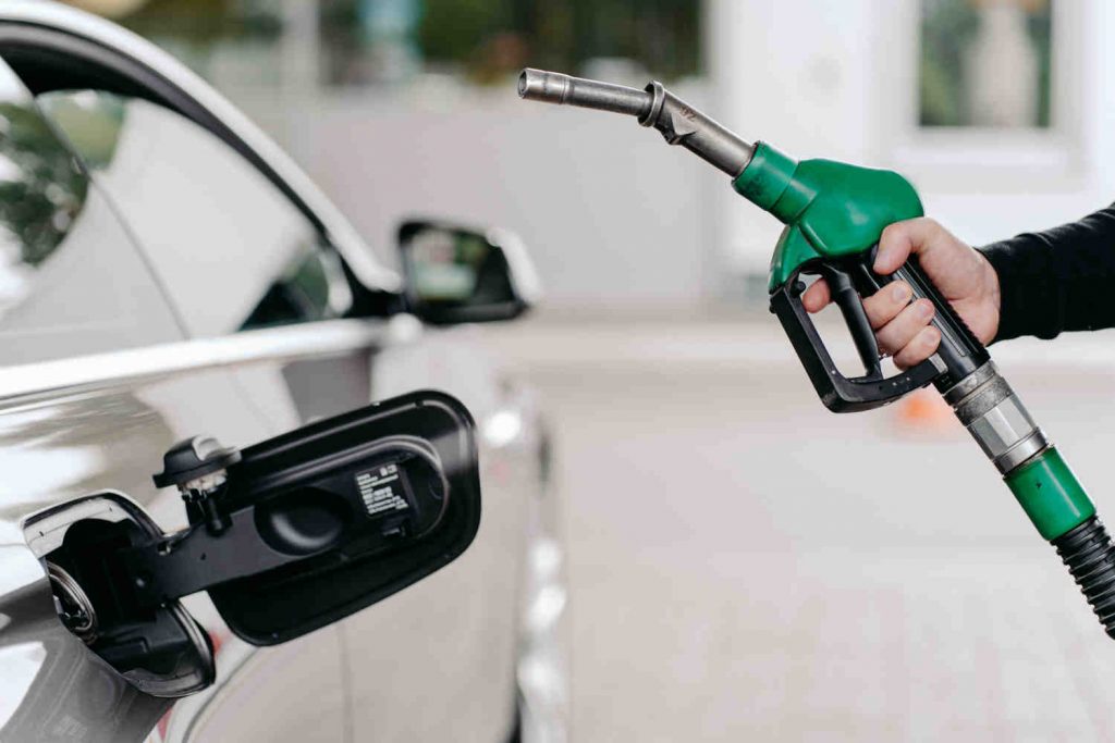 11 ways to keep fuel costs down - Rest Less
