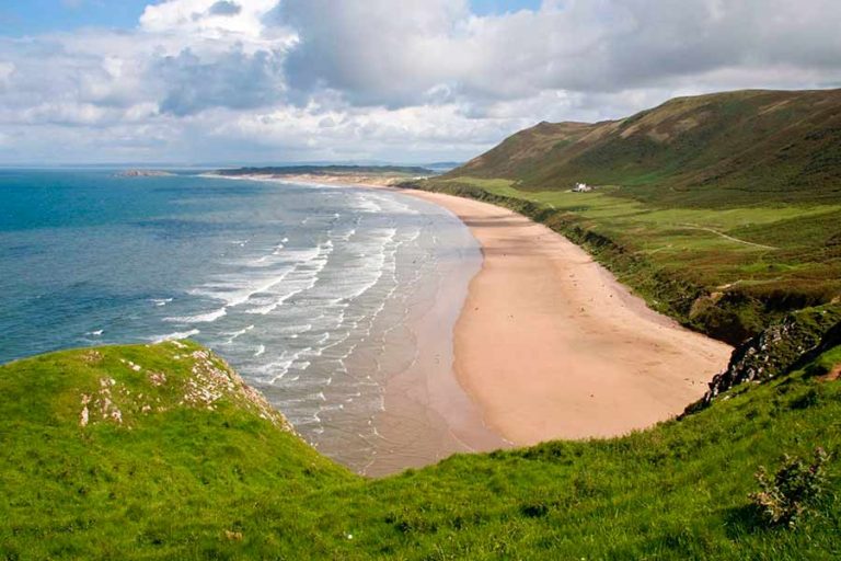9 of the best surf spots in the UK - Rest Less