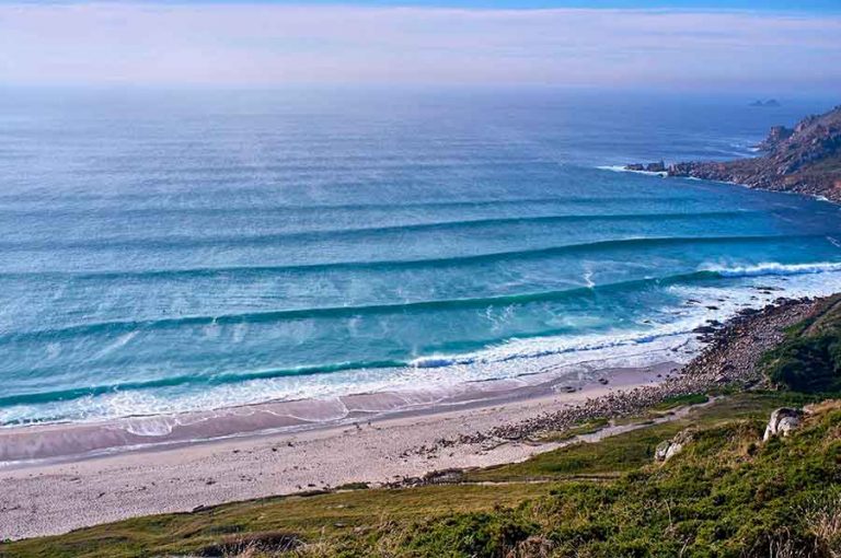 9 of the best surf spots in the UK - Rest Less