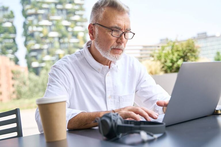 11 interesting jobs for creative people - Rest Less