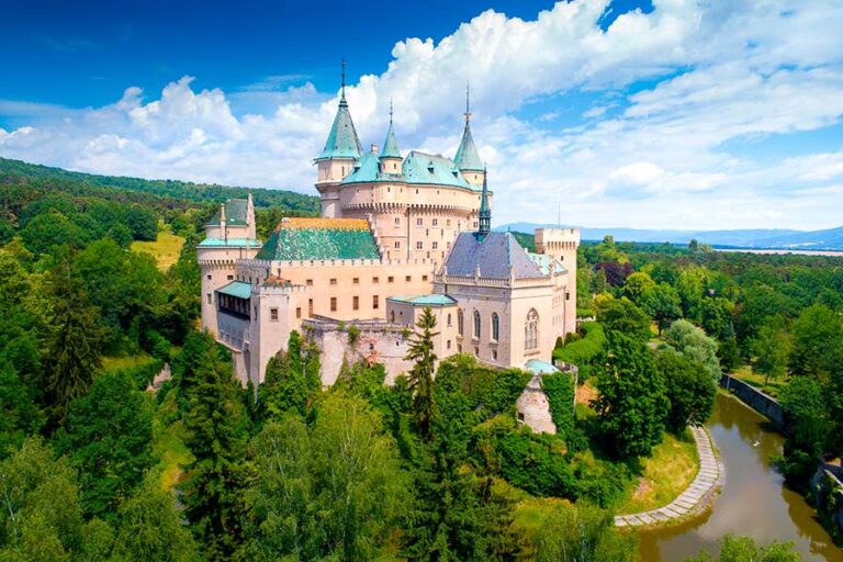 17 of the most beautiful castles in the world - Rest Less