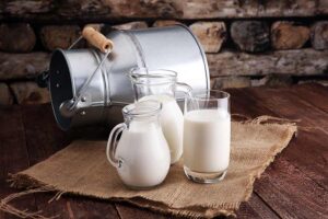 What are the pros and cons of different types of milk? - Rest Less