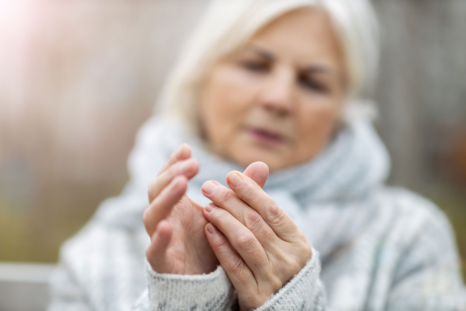 Rheumatoid arthritis – symptoms, causes, and ways to cope - Rest Less