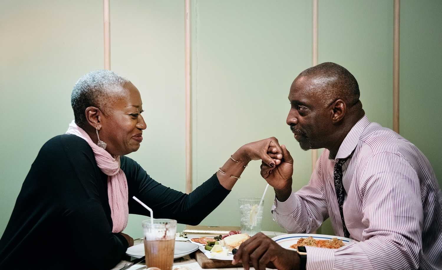 10 first date outfit tips for men - Rest Less