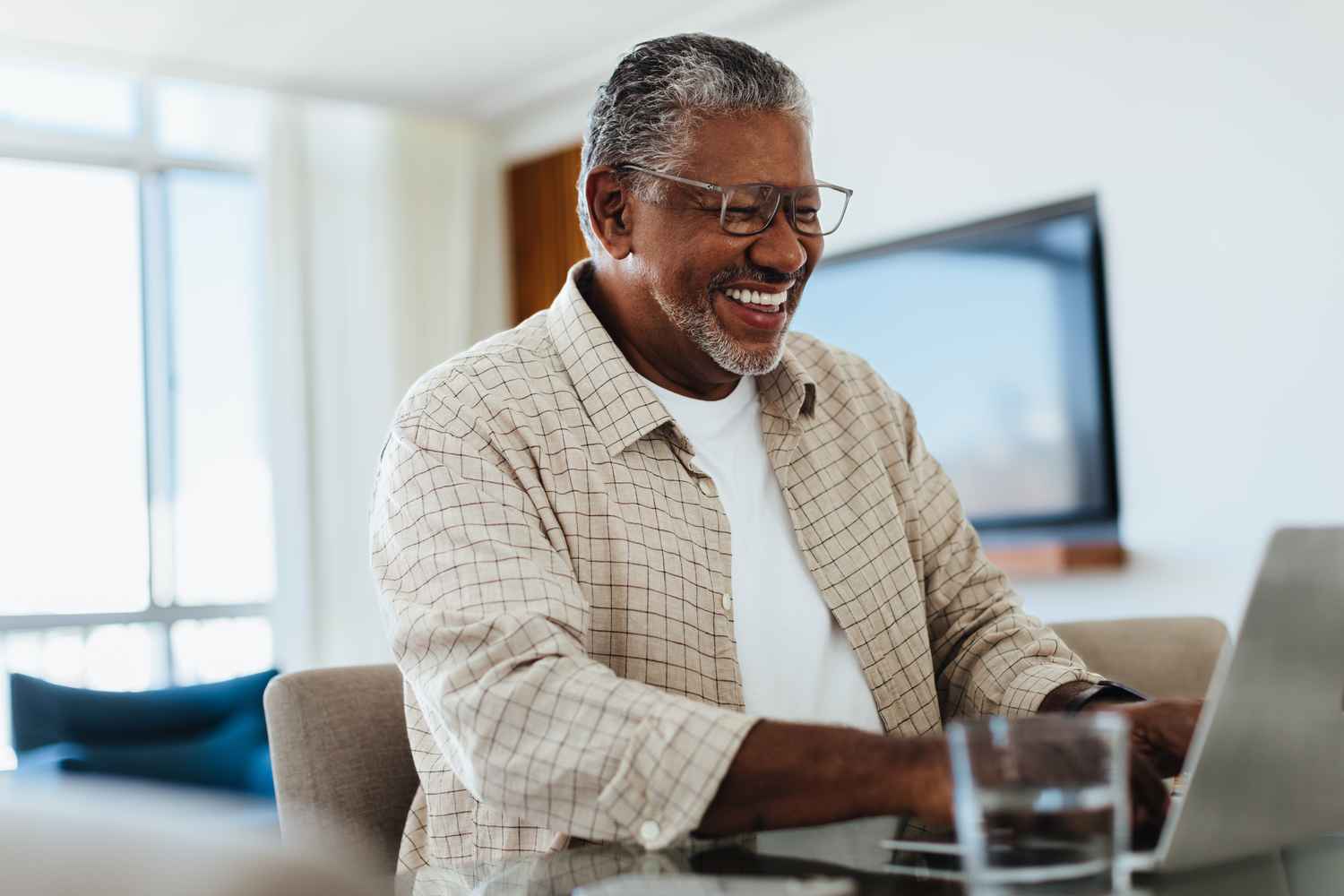 How screen time can affect your eyes – plus 8 tips for healthy screen ...